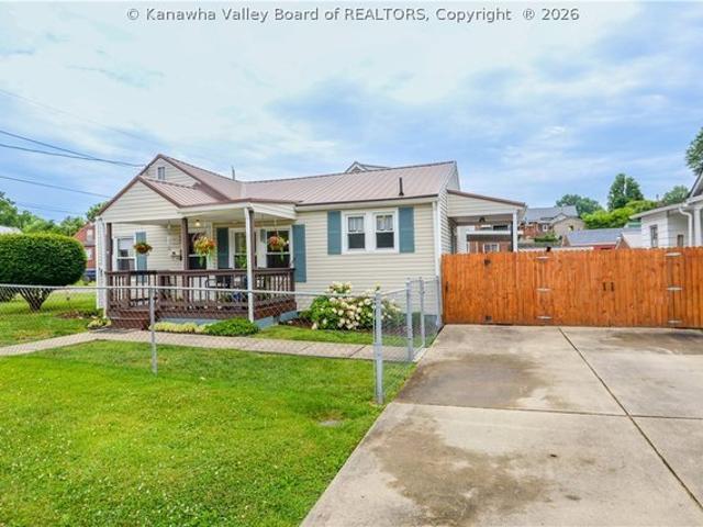 902 S B St, Saint Albans, WV 25177