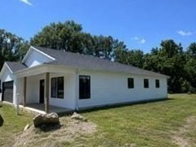 902 S Monroe St, Lyndon, KS 66451