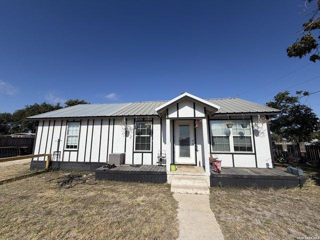902 S State Highway 55, Rocksprings, TX 78880