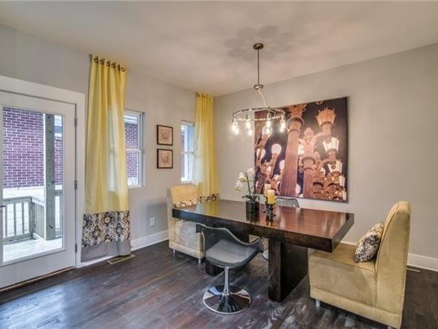 902 Smiley St