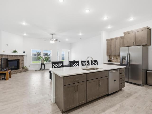 902 Silver Oaks Drive