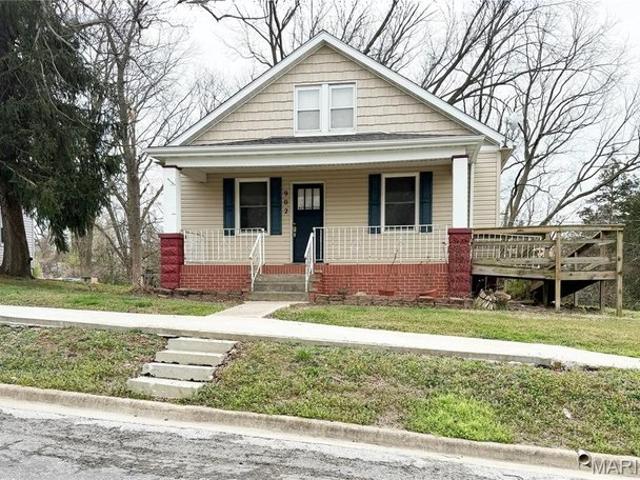 902 Spring St, Evansville, IL 62242