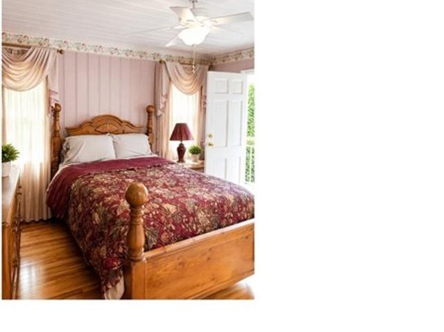 902 Park Ave, Fairmont, NC 28340