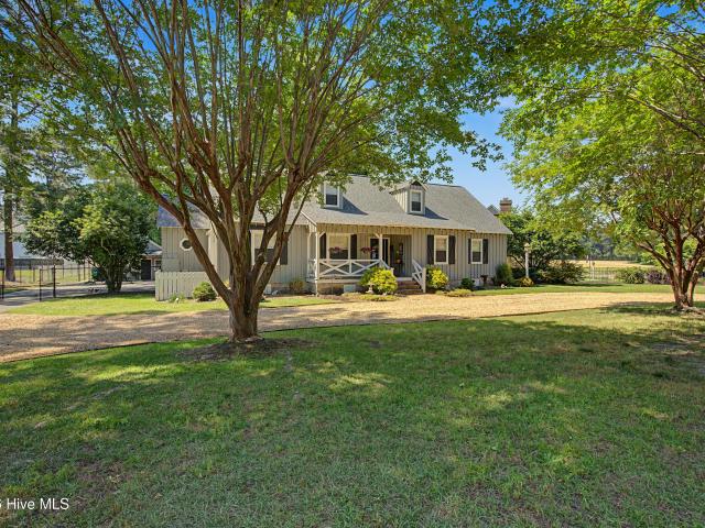 902 Rollingwood Drive NW