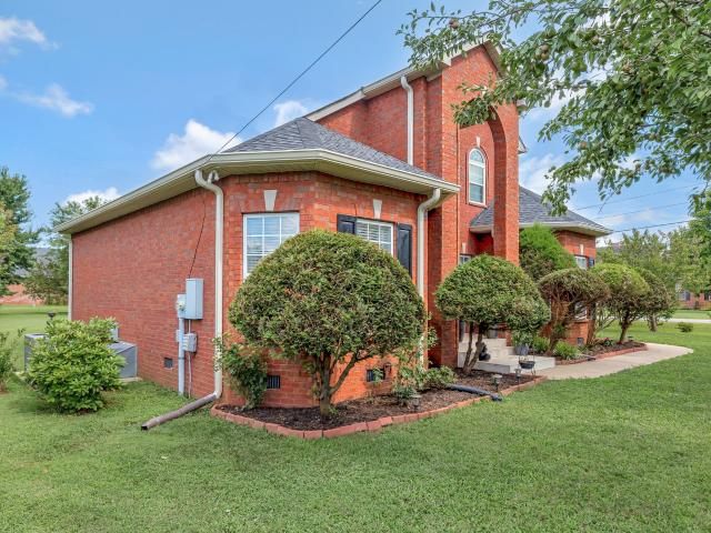 902 Rushmore Dr