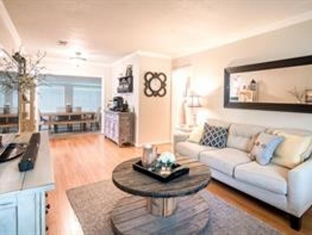 902 W 42nd Street