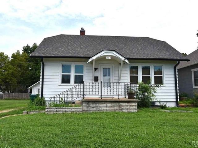 902 W 1st St, Abilene, KS 67410