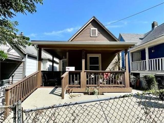 902 W 29th St, Kansas City, MO 64108