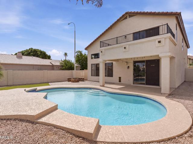 902 w azalea place