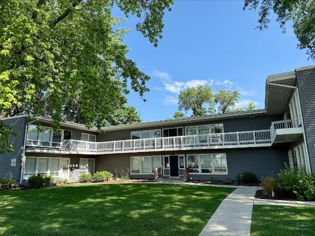 902 W Badger Rd