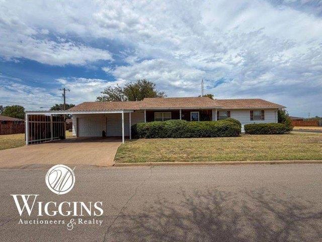 902 W F St, Okeene, OK 73763
