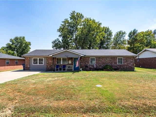 902 W Harvard St, Siloam Springs, AR 72761