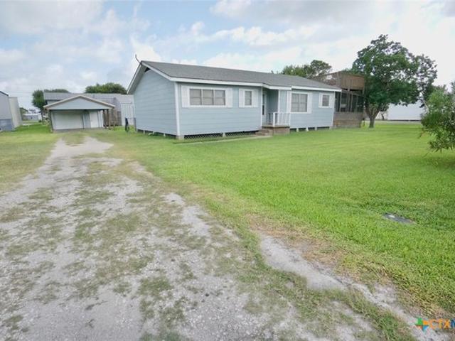 902 W Monroe Ave, Port O'Connor, TX 77982