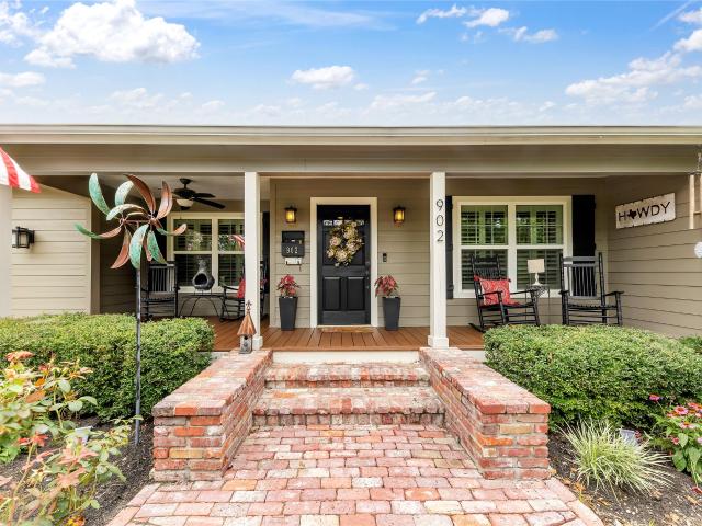902 Woodland Parkway