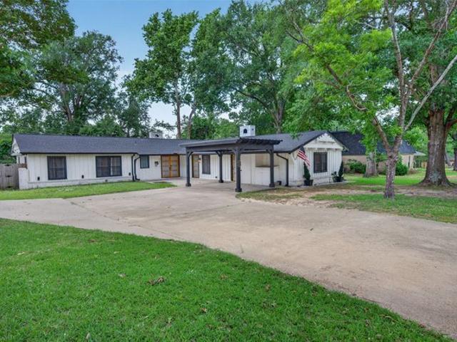 902 Ward Ln, Athens, TX 75751