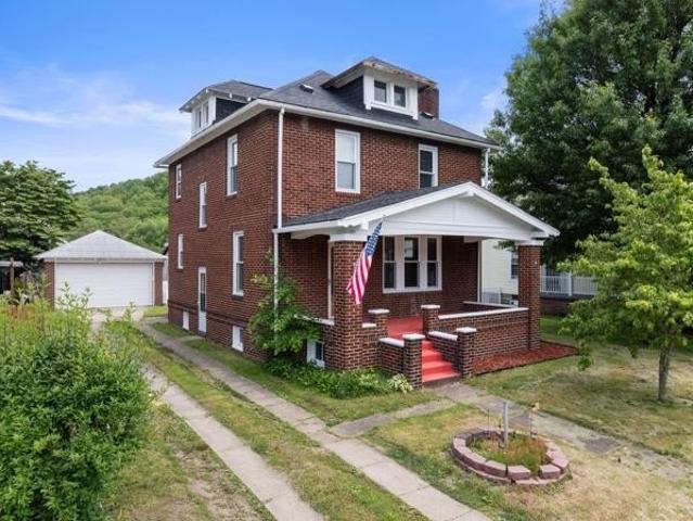 902 Wheeling Ave, Glen Dale, WV 26038