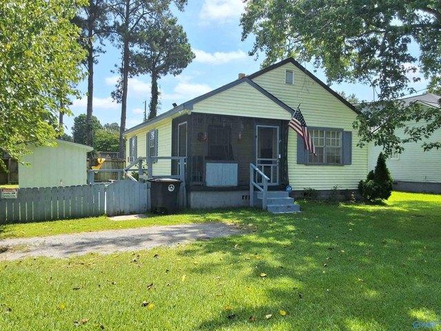 902 Wilbanks Ave, Gadsden, AL 35903