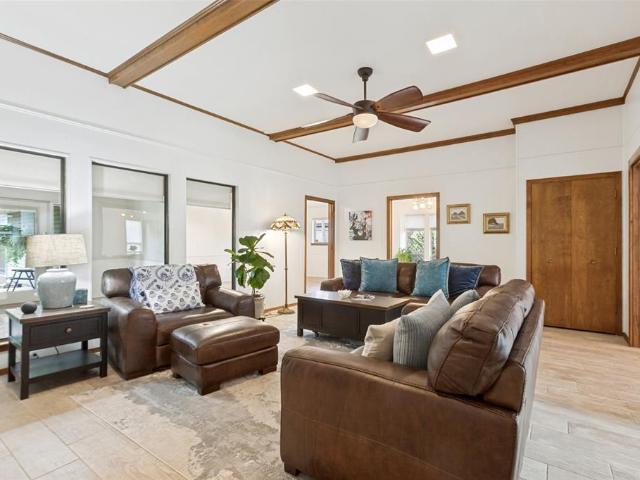 902 Windsong Trail