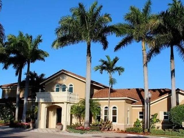 902 Villa Cir, Boynton Beach, FL 33435