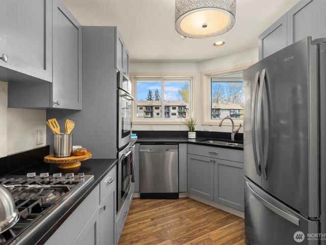 9039 NE Juanita Dr, Unit 305, Kirkland, WA 98034 | MLS #2490 | Compass