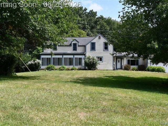 9039 Peer Rd, Green Oak Township, MI 48178
