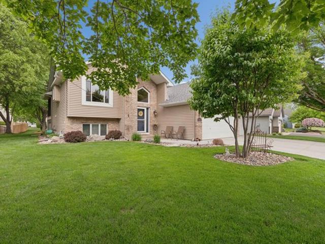 9039 Vickors Xing, Brooklyn Park, MN 55443