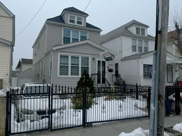 9030 Vanderveer St, Queens Village, NY 11428