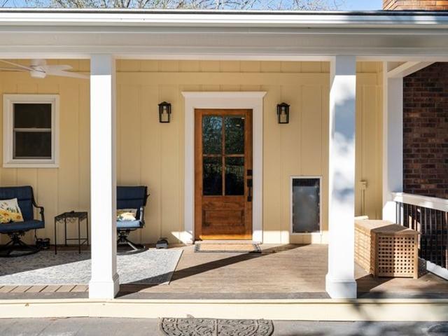 9032 S Harpeth Ct, Nashville, TN 37221