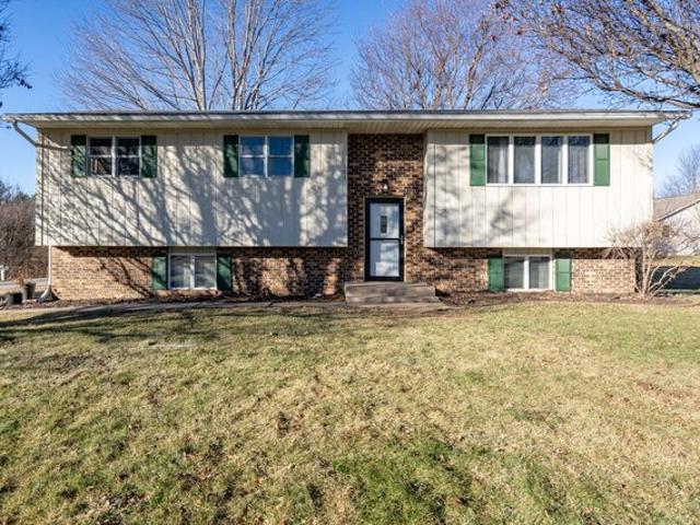 903 17th St, Viola, IL 61486