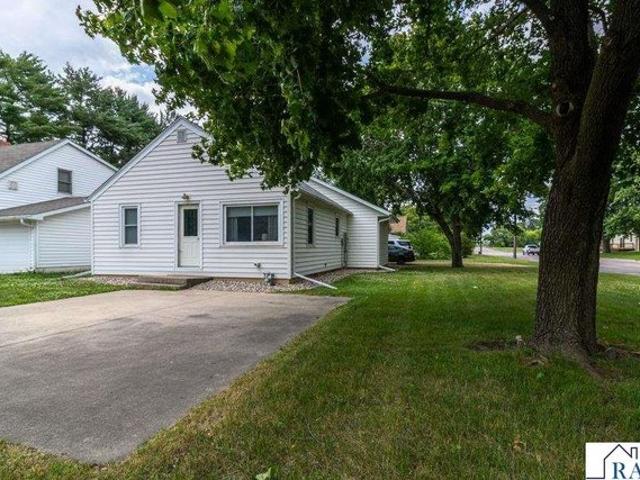 903 2nd St SW, Madelia, MN 56062