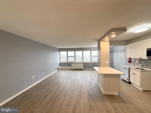 903 Barclay Towers