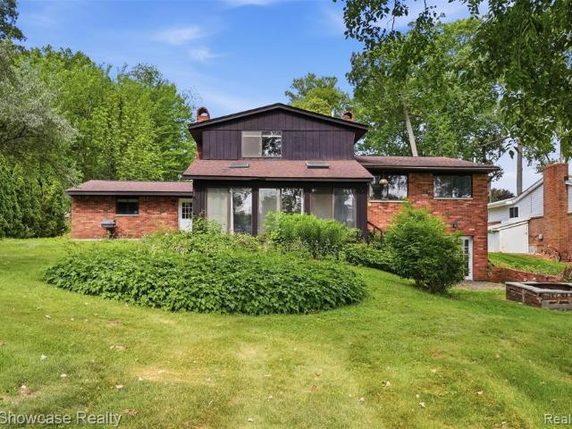 903 Beachway Drive