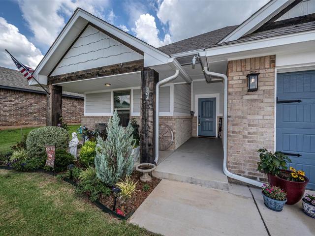 903 Dahlia Lane