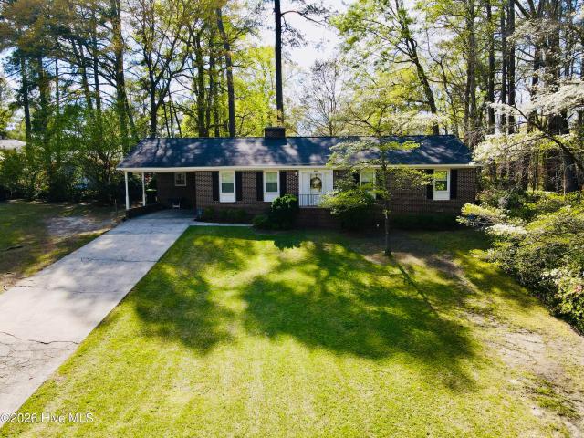903 E Woodlawn Drive