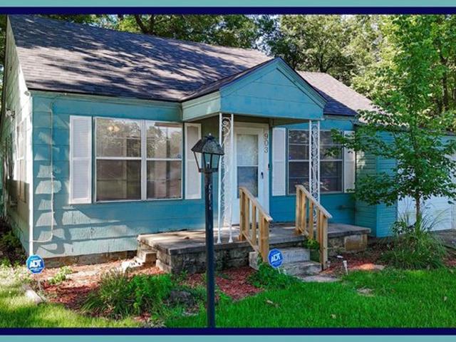 903 E Beverly St, Ada, OK 74820