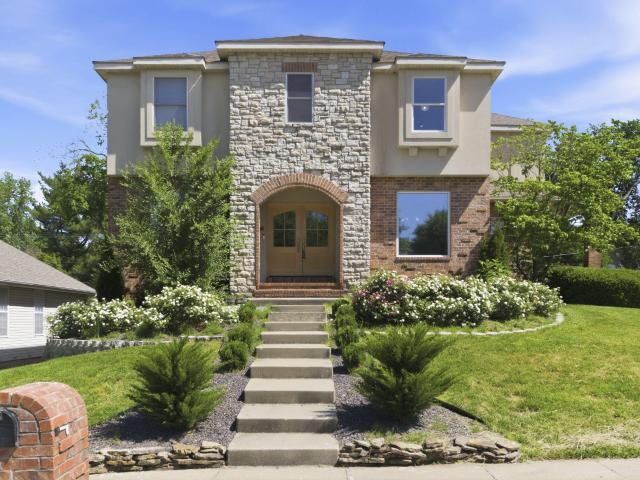 903 E Gaslight Drive