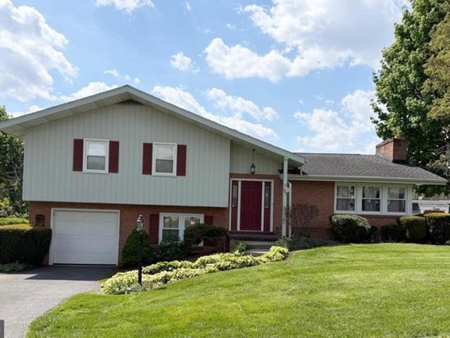 903 Fox Meadow Rd, Chambersburg, PA 17202