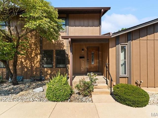 903 Hampton Ct, Belleville, IL 62223