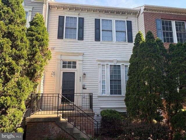 903 Harrison Cir, Alexandria, VA 22304