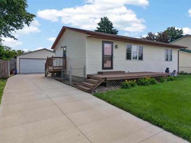903 Heartland Hills Dr, Waterloo, IA 50701