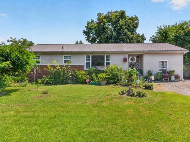 903 Hickory St W, Tullahoma, TN 37388