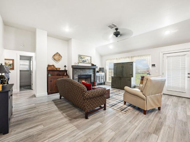 903 Lawlis Road