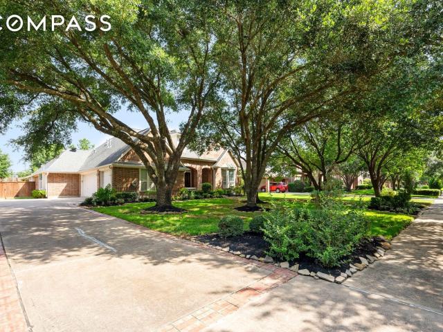 903 Lake Grayson Dr, Katy, TX