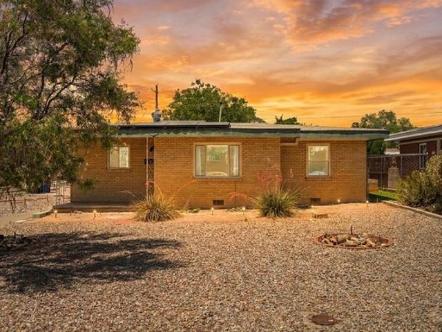 903 Manzano St NE, Albuquerque, NM 87110