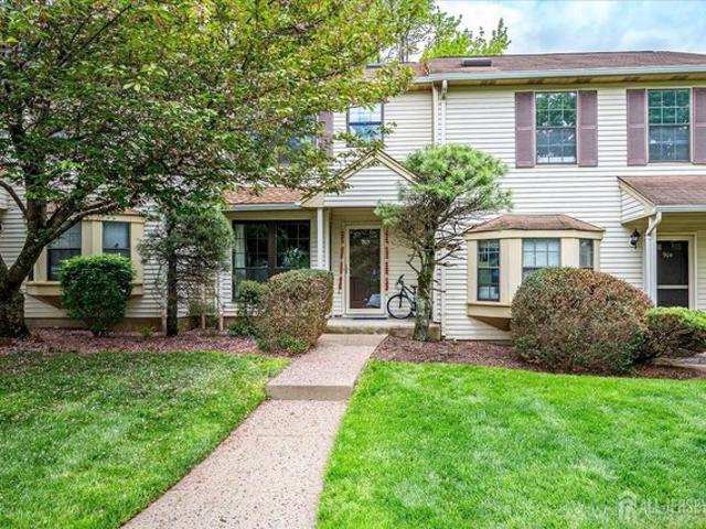 903 Maplecrest Rd, Edison, NJ 08820