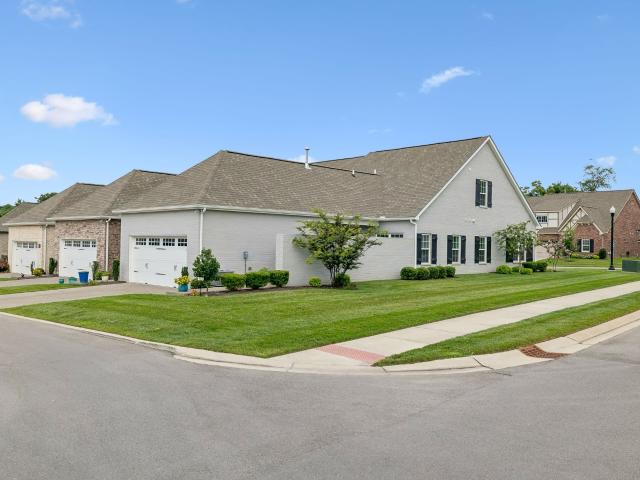 903 Meadowcrest Way