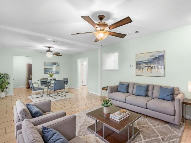 903 Mimosa Dr
