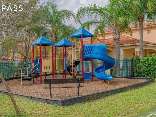 903 N Santa Catalina Cir, North Lauderdale, FL