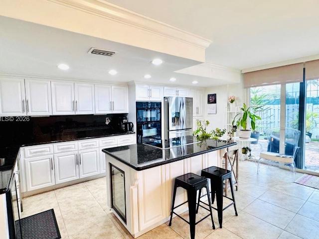 903 NE 27th Ave, Unit 903, Hallandale Beach, FL 33009 | MLS #A12002