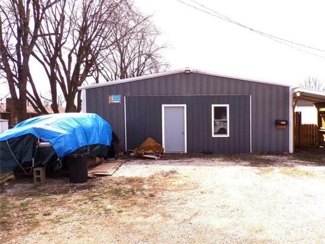 903 S Clark St, Vandalia, MO 63382